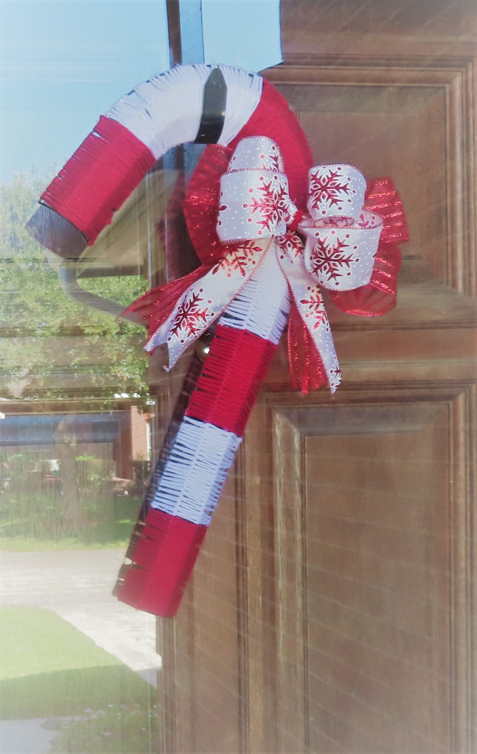 How To Make an Adorable Candy Cane Wreath - DeAnn Creates