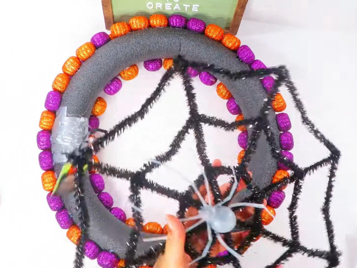 How to Make a DIY Halloween Wreath with Glittery Spiders - DeAnn Creates