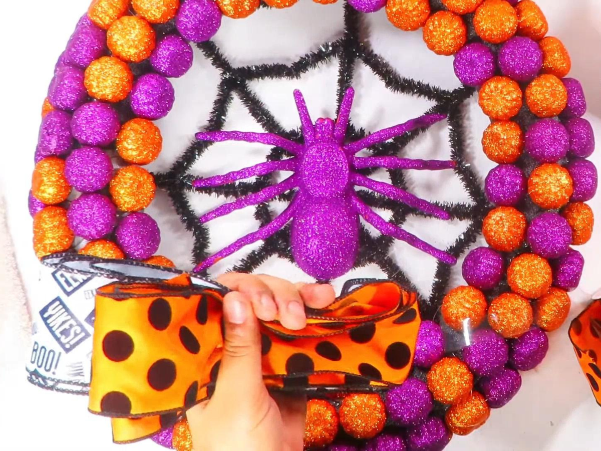 How to Make a DIY Halloween Wreath with Glittery Spiders - DeAnn Creates